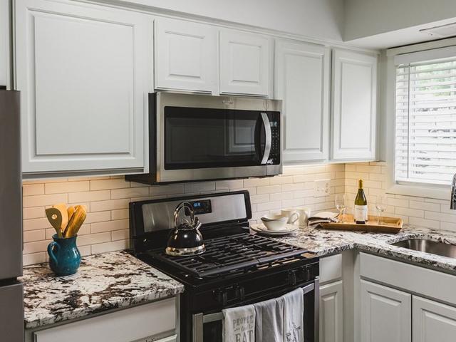 Alister Falls Church 1 Bedroom Apartment for Rent at 2158 Evans Ct, Idylwood, VA 22043 Idylwood