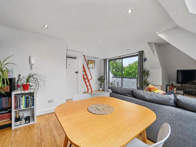 Alkham Road, London N16, 1 bed flat to rent, £2,250 pcm | PrimeLocation