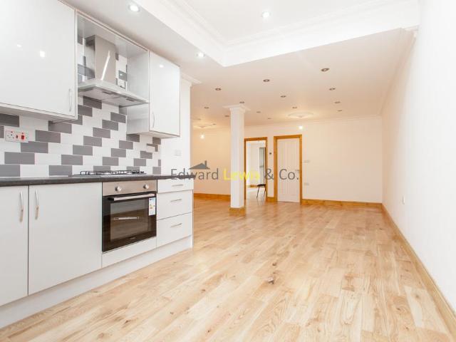 Alkham Road, London N16 3 bed flat to rent £2,825 pcm £652 pw