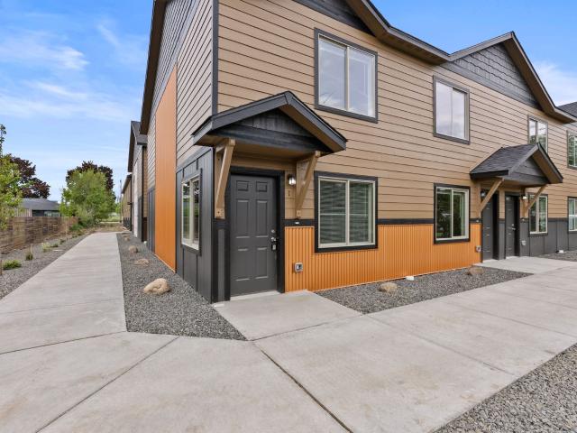 Alki Townhomes 2 bedrooms, 1.5 bathrooms