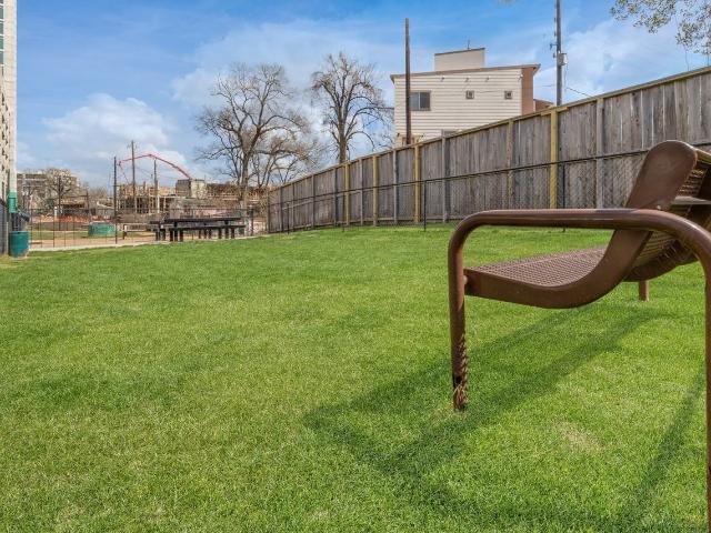 Allure Hermann Park at Med Center 2 Bedroom Apartment for Rent at 5927 Almeda Rd, Houston, TX 77004 MacGregor