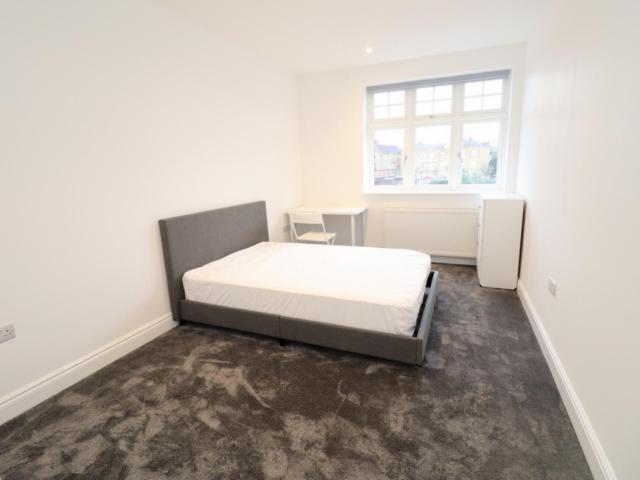 Alluring double bedroom in Enfield Has a Room