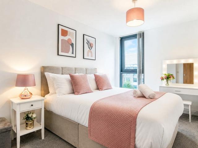 All Bills Inc Large 2 Bed Central Apt Free Parking