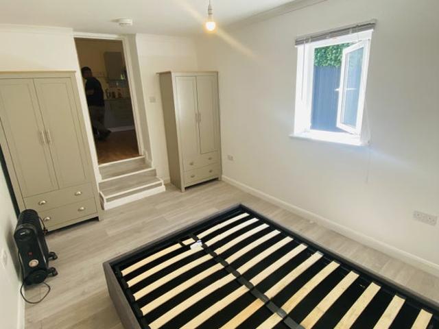 All bills inc. 1 bed ground floor flat w/terrace