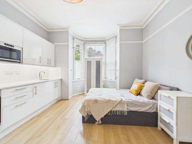 All Bills Included, Amersham Hill, High Wycombe HP13, Studio to rent, £995 pcm | PrimeLocation