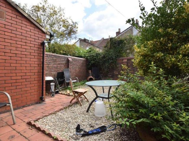 ALL BILLS INCLUDED* Ocean present this large double bedroom with en suite on Raleigh Road situated in a shared house, offered furnished with access to a large garden. Virtual Viewings are available