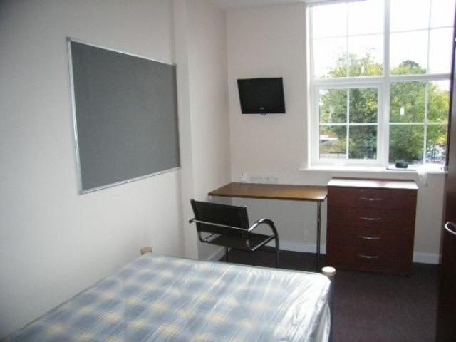ALL BILLS INCLUDED MODERN ROOM IN FLAT SHARE FOR STUDENTS