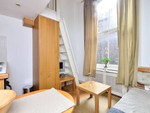 All Bills Included Modern Split Level Studio Apartment in West Kensington, London W14