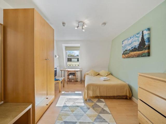 ALL BILLS INCLUDED – Modern top floor studio in Earl’s Court, London SW5