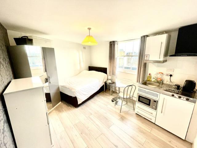 All Bills Included * Studio Only £1500Pm