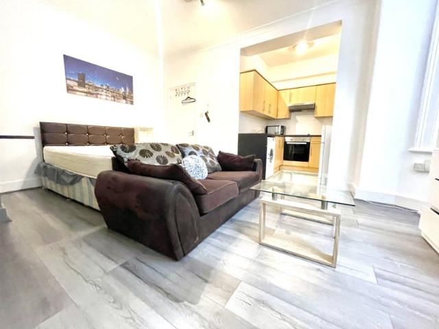 All Bills Included* Studio £1690 Pcm