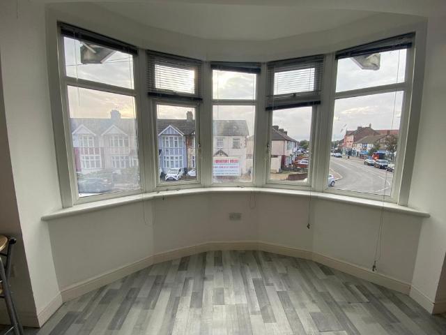 All Bills Included/Aldborough Road. Studio to rent £1,050 pcm £242 pw