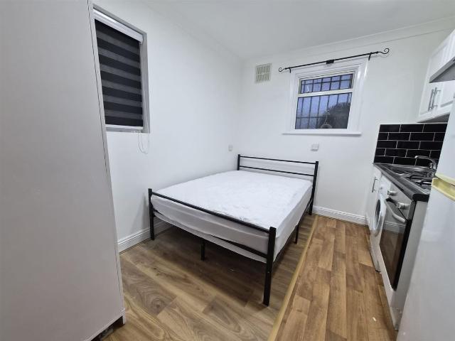All Bills Inclusive Queens Road, Walthamstow E17, Studio to rent, £1,099 pcm | PrimeLocation