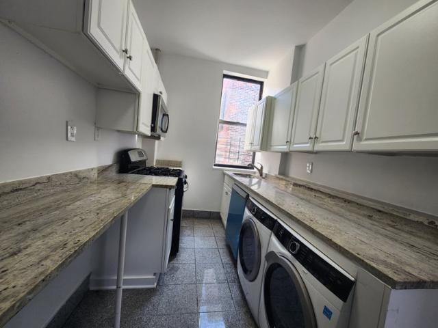 All female apartment with washer/dryer