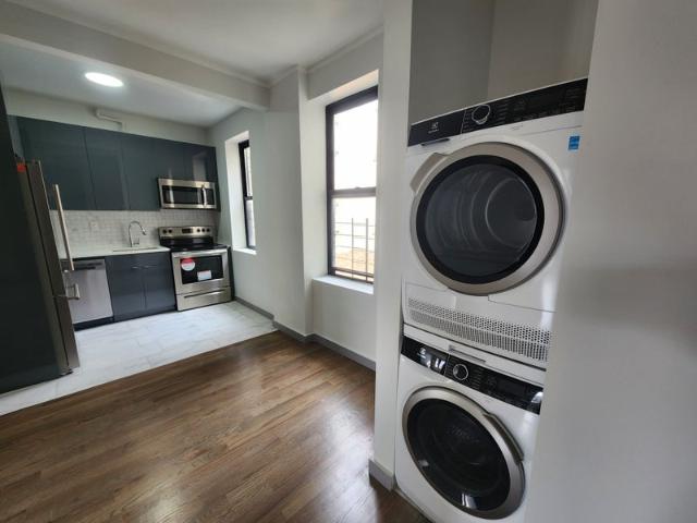 ALL FEMALE APARTMENT REQUESTING FEMALE ROOMMATES