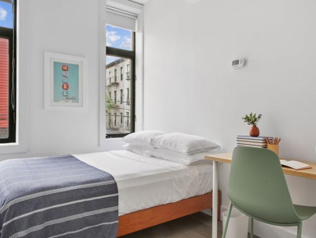 All inclusive apartment next to McCarren Park
