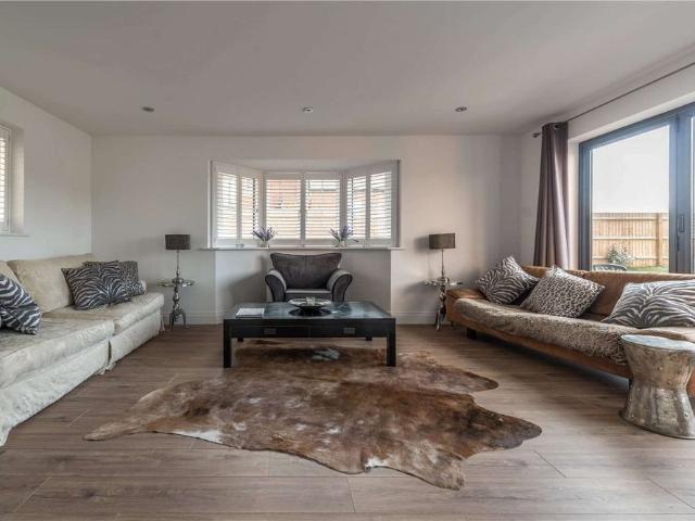 All inclusive short let. A modern cottage with rural views near charming pub, for short lets between one and four weeks