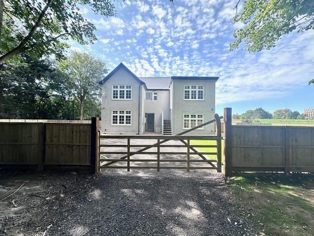 All Saints, London Colney AL2, 2 bed flat to rent, £2,100 pcm | PrimeLocation