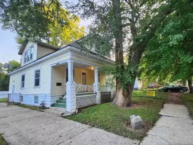 All remodeled four bedroom 1836 E Prairie St