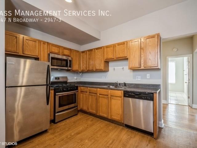 All Updated Top Floor 2bd/1bth in East Lakeview Central HVAC, 90+ Walk Score!