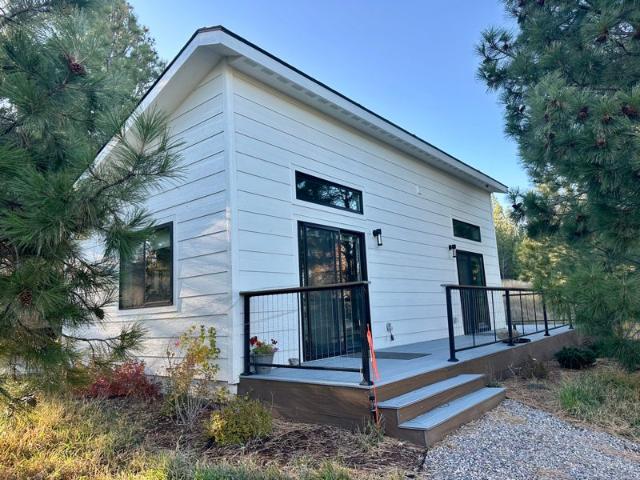 ALL UTILITIES AND SERVICES INCLUDED_ Just move in!