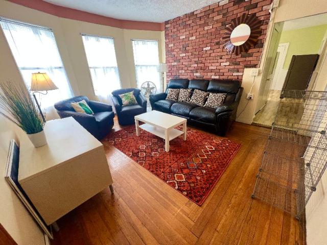 ALL Utilities Included_LARGE Private Room Right i