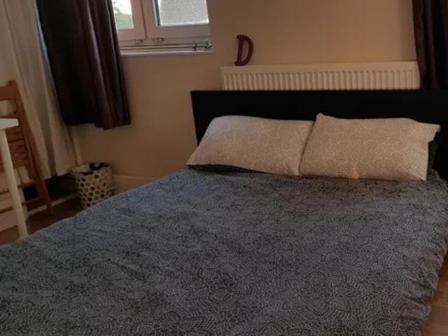 Allan House, Deeley Road, London, SW8 4XQ, United Kingdom | 4 bed duplex for rent #125327631 | Rentberry