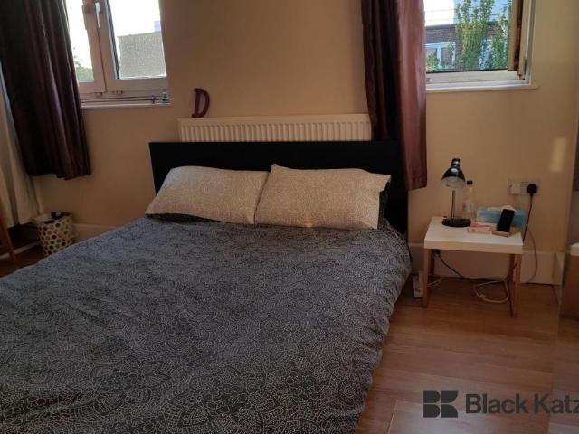 Allan House Deely Road, Vauxhall SW8, 4 bed flat to rent, £3,467 pcm | PrimeLocation