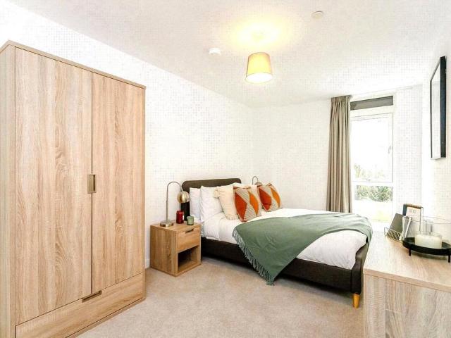 Allegro, 3 Exchangee Square, The. 3 bed apartment to rent £2,120 pcm £489 pw