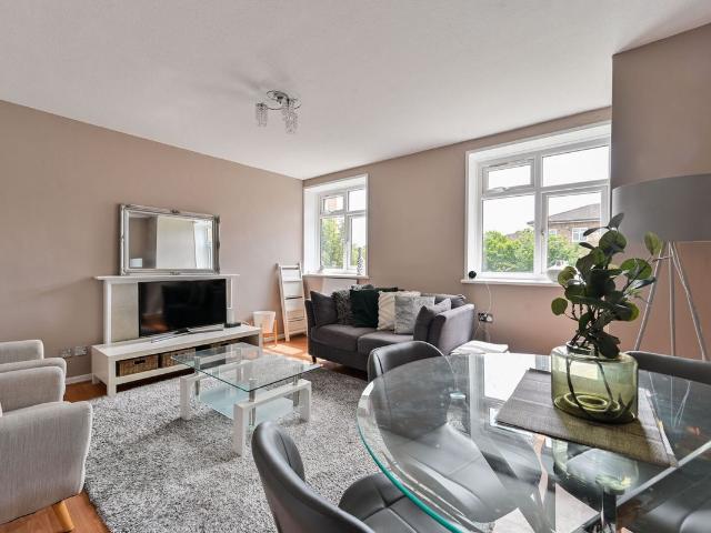 Allen Edwards Drive, Nine Elms, London SW8, 2 bed flat to rent, £4,000 pcm | PrimeLocation
