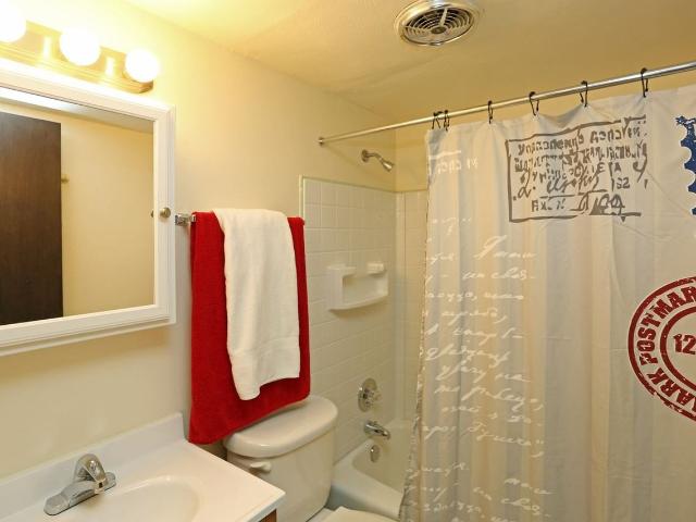 Allen House Apartments | Look & Lease Special Available Studio Apartment for Rent at 2130 University Ave, Madison, WI 53726