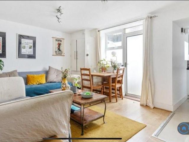 Allen Road, London, N16 4 bed flat to rent £4,200 pcm £969 pw
