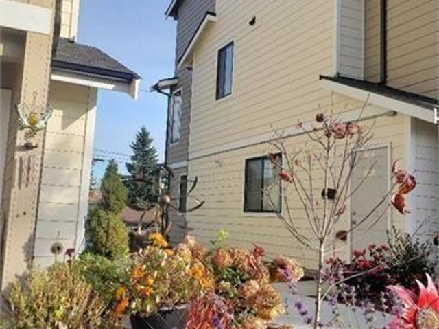 Allenmore Brownstones 1 Bedroom Apartment for Rent at 2309 S State St, Tacoma, WA 98405 Central