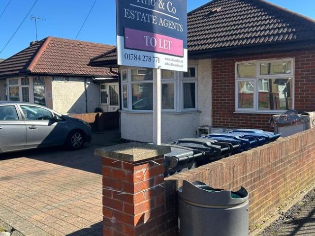 Allenby Road, Southall UB1, 3 bed bungalow to rent, £2,500 pcm | PrimeLocation