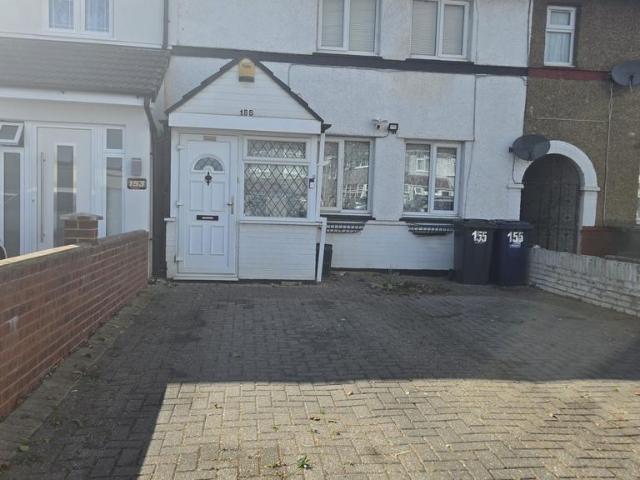 Allenby Road Southall UB1 3 bed terraced house to rent £2,300 pcm £531 pw