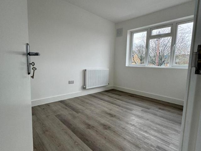 Allenby Road, Southall UB1 7 bed semi detached house to rent £6,000 pcm £1,385 pw