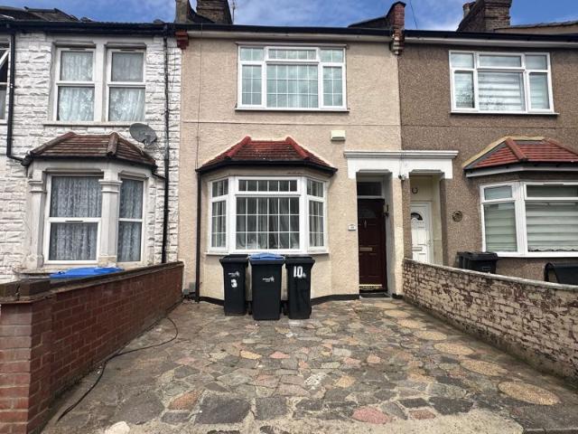 Allens Road, Enfield EN3, 4 bed terraced house to rent, £2,700 pcm | PrimeLocation