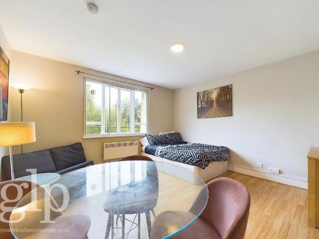 Alleyn Court, Sussex Gardens, W2 Studio to rent £2,167 pcm £500 pw