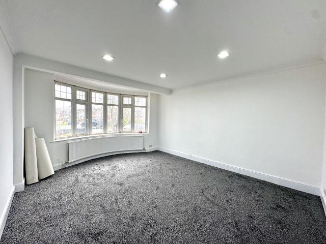 Alleyn Park, Southall, Greater London UB2, 4 bed detached house to rent, £3,500 pcm | PrimeLocation