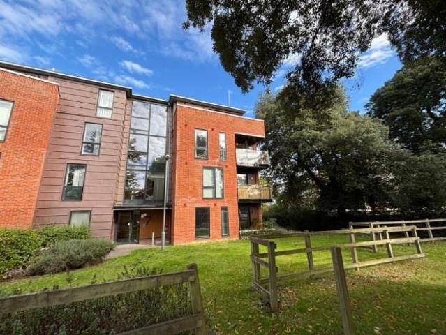 Alleyne Close, Reading RG1, 2 bed flat to rent, £1,550 pcm | PrimeLocation