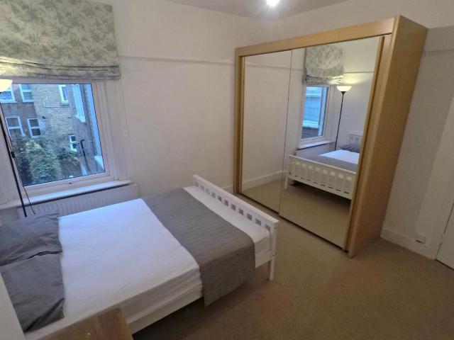 Allfarthing Lane, London SW18, Room to rent, £1,121 pcm | PrimeLocation