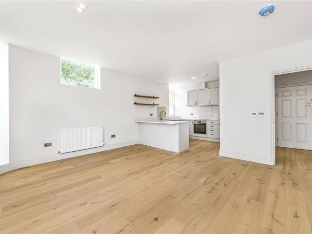 Allfarthing Lane, London, SW18 3 bed flat to rent £3,500 pcm £808 pw