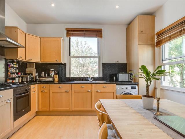 Allfarthing Lane, SW18 2 bed apartment to rent £2,250 pcm £519 pw