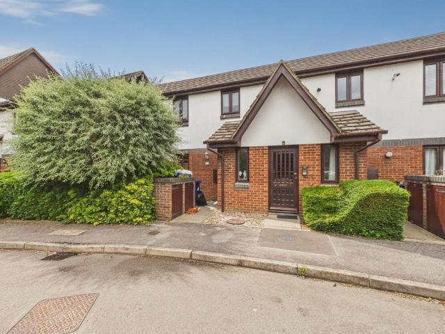 Allington Close, Greenford UB6, 1 bed flat to rent, £1,300 pcm | PrimeLocation