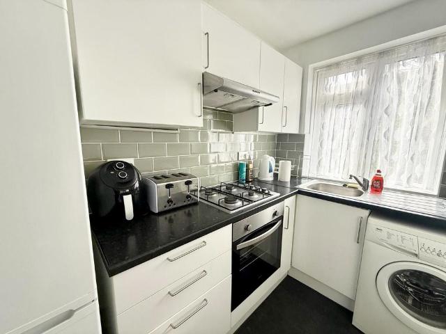 Allington Avenue, London N17 1 bed flat to rent £1,600 pcm £369 pw