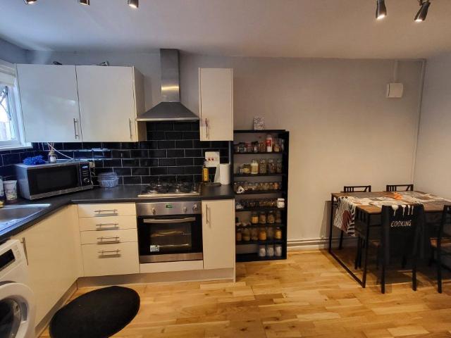 Allingham Close, Hanwell W7, 2 bed property to rent, £2,600 pcm | PrimeLocation