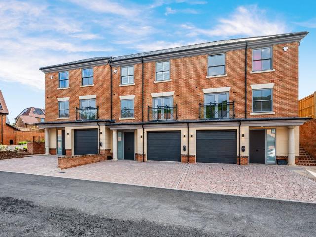Allingham Place, Brighton BN2, 3 bed town house to rent, £3,500 pcm | PrimeLocation