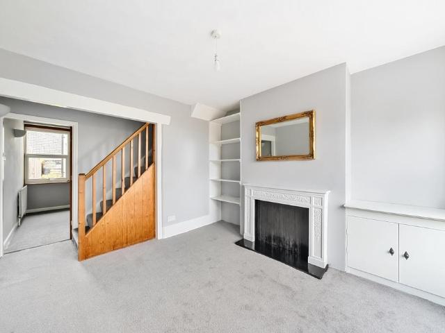 Allingham Road Reigate RH2 2 bed terraced house to rent £1,850 pcm £427 pw