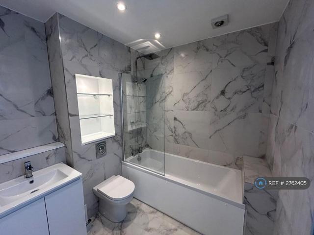 Allis Mews, Newhall, Harlow, CM17 1 bed flat to rent £1,295 pcm £299 pw