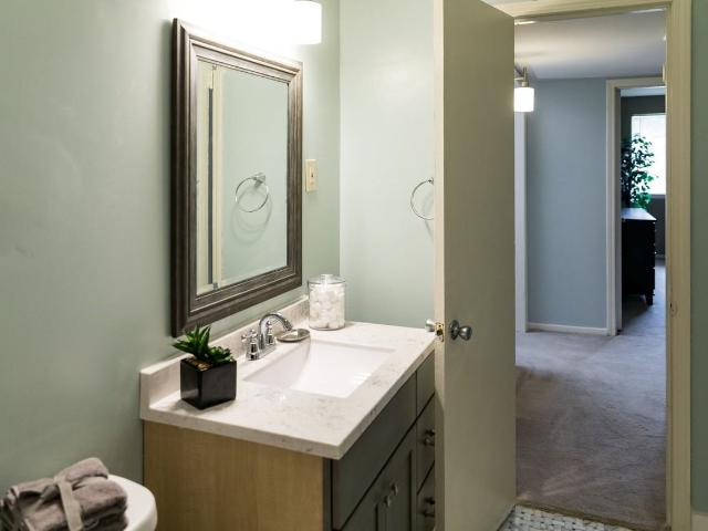 Allison Gardens Apartments 2 Bedroom Apartment for Rent at 427 N Graham St, Memphis, TN 38122